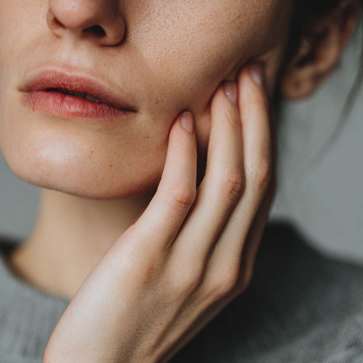Why Do I Clench My Jaw Without Realizing It? Signs, Causes, What to Do